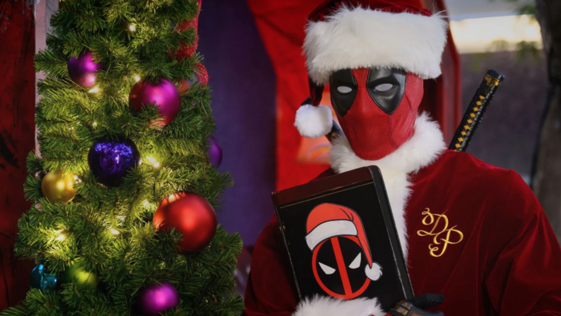 Ryan Reynolds just posted a mysterious Christmas video in full Deadpool ...