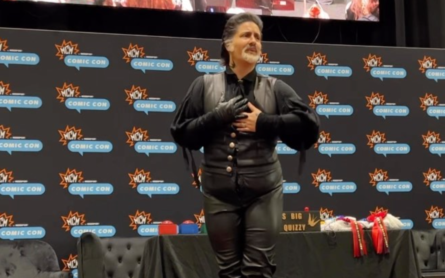 Watch Our Flag Means Death fans pub quiz with Izzy's Big Hard Quizzy at ...