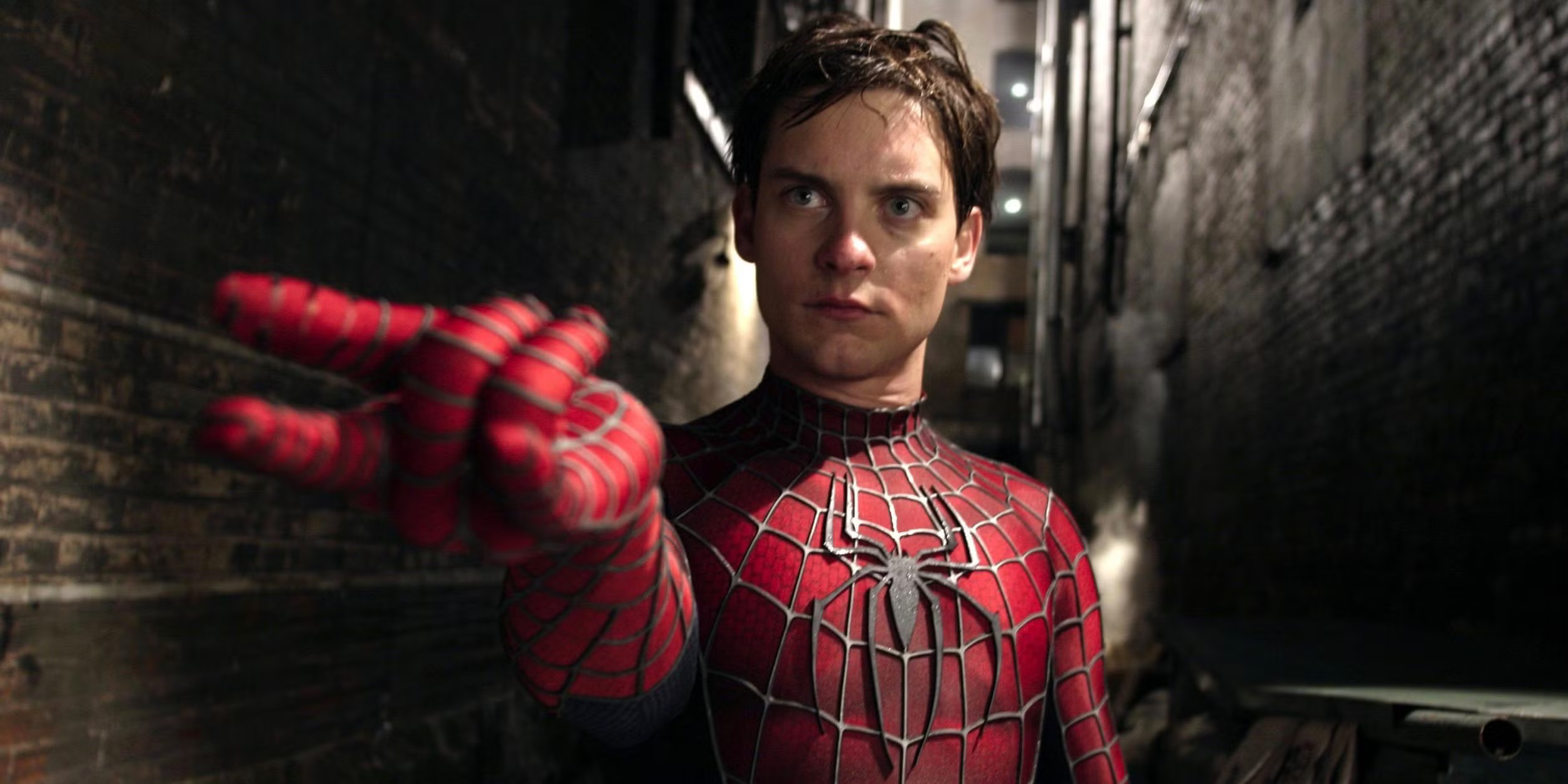 Tobey Maguire took off his Spider-Man mask all the time because Sony ...